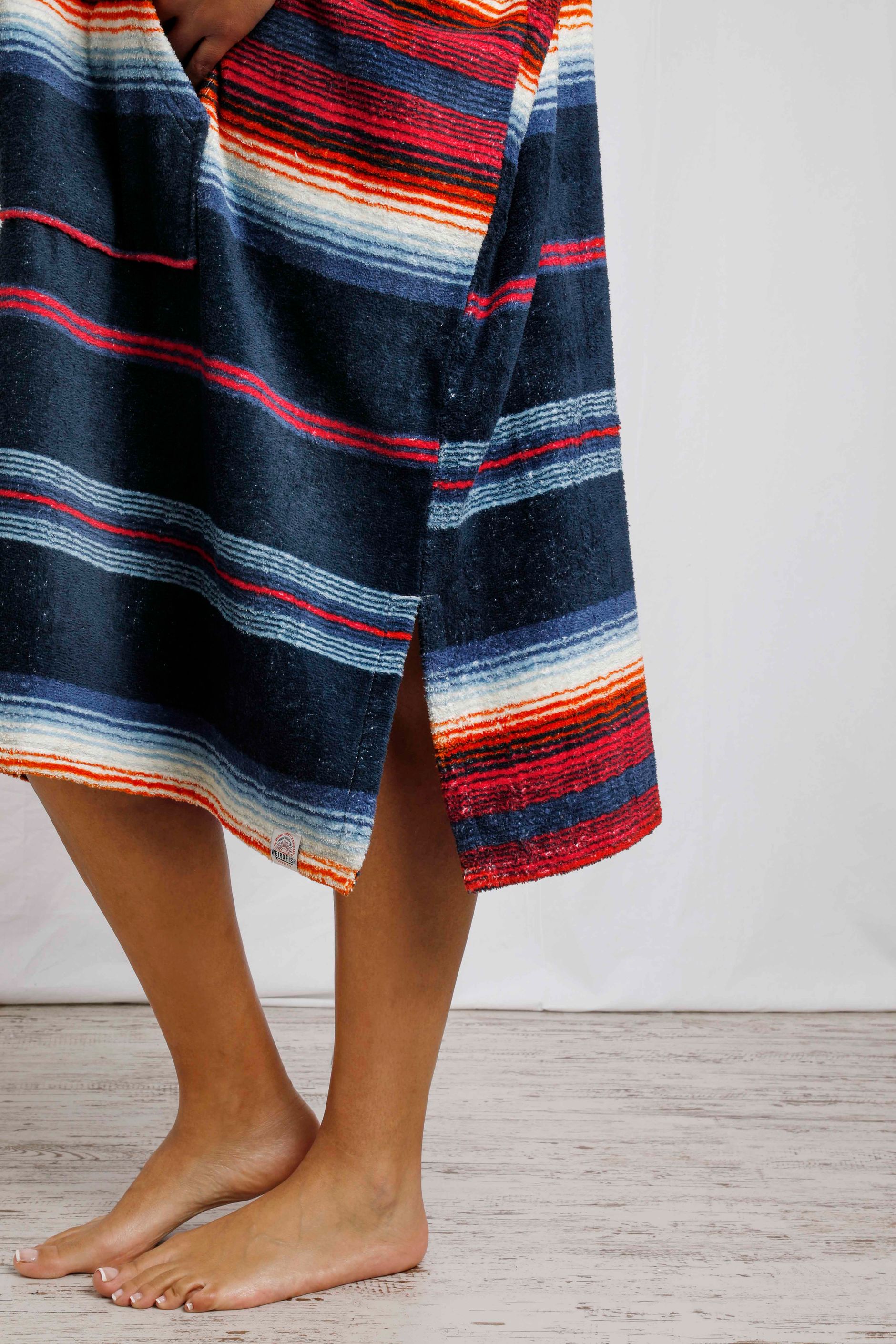 Darya Unisex Terry Towelling Changing Robe Midnight | Weird Fish