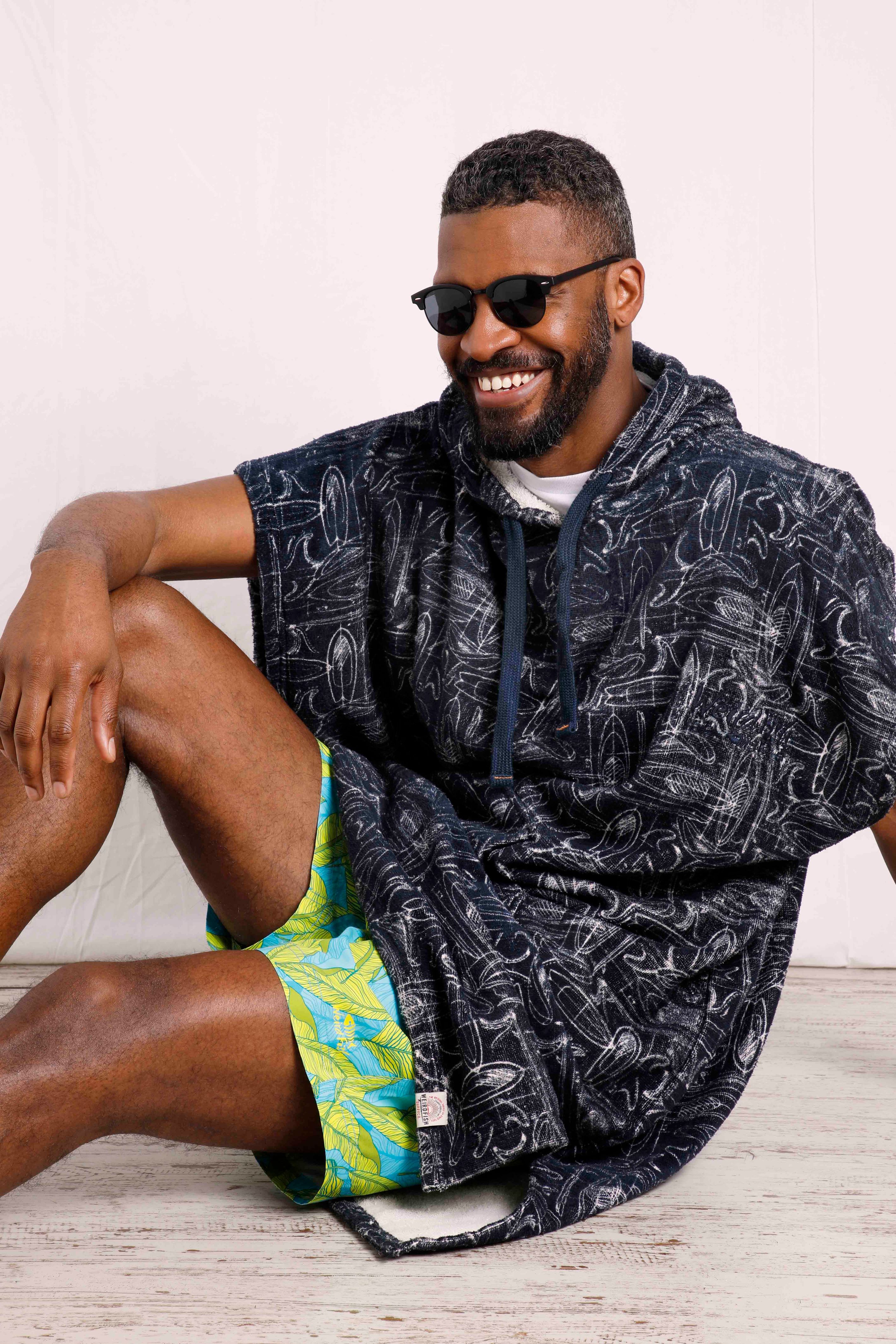 Darya Unisex Terry Towelling Changing Robe Midnight | Weird Fish