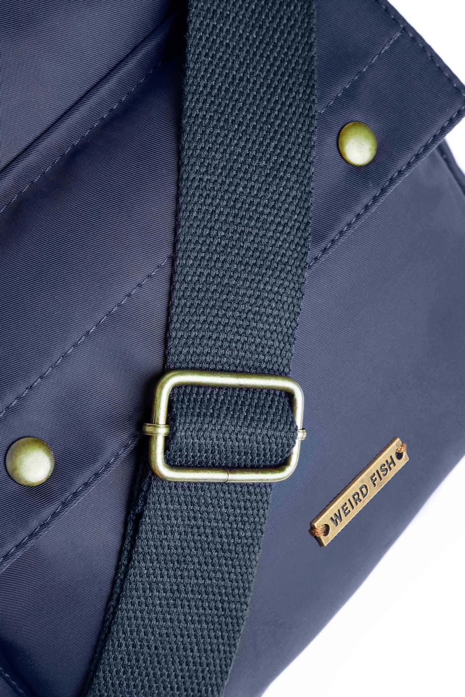 Arman Cross Body Bag Navy | Weird Fish