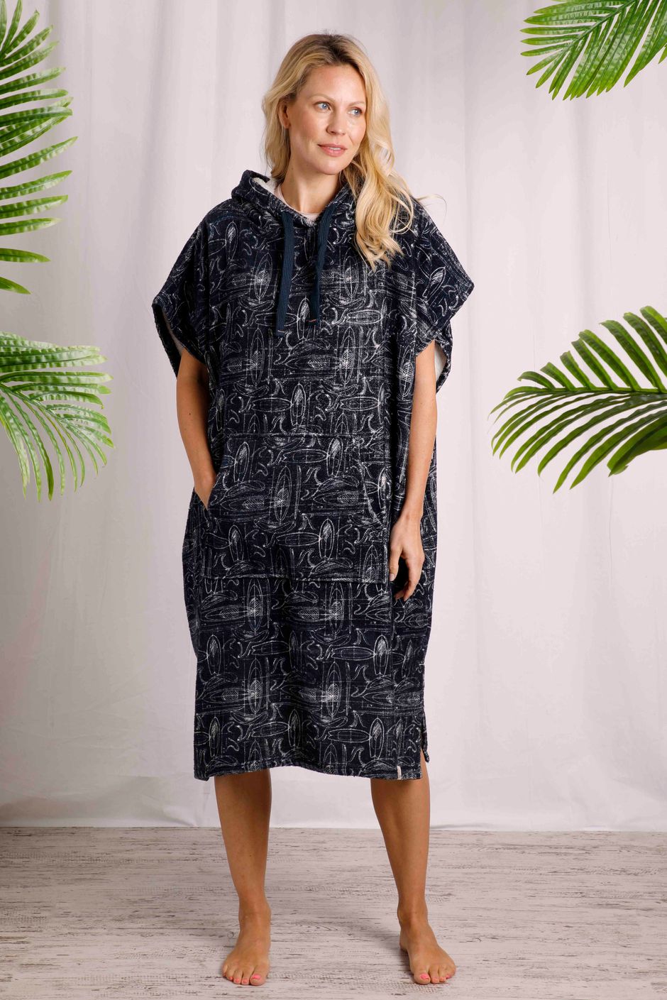 Darya Unisex Terry Towelling Changing Robe Midnight | Weird Fish