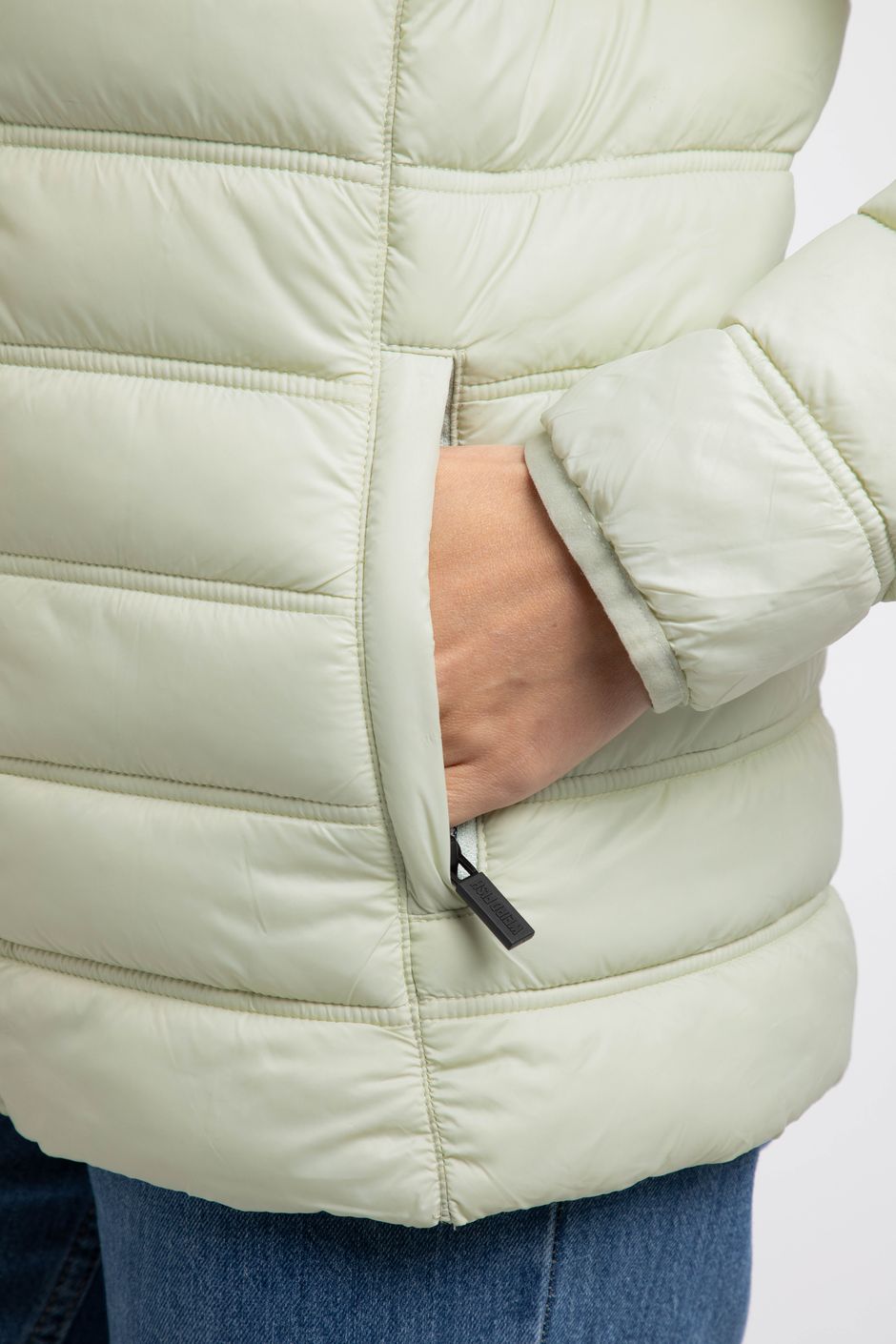 Eshka Lightweight Padded Jacket Bermuda | Weird Fish